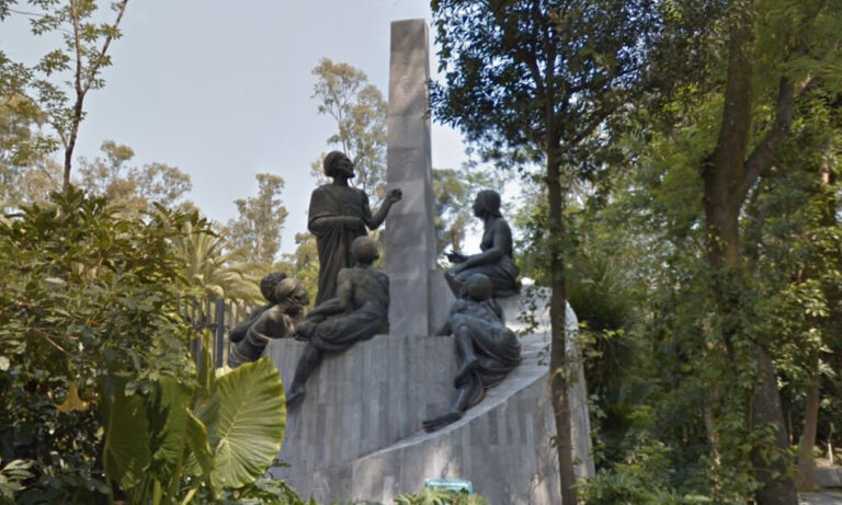 Interesting Mexican Al Maestro Monumento, Tribute To Phoenicians - vibelb